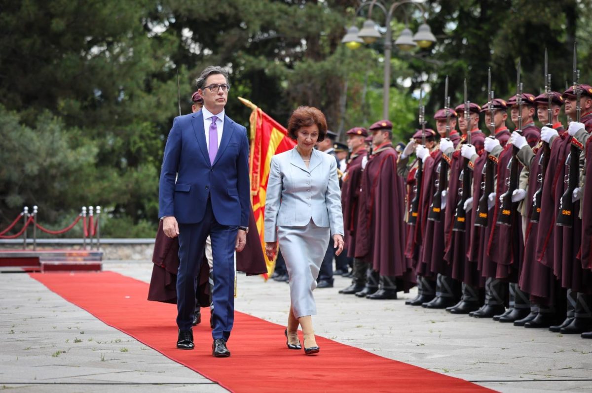 Фото Силјановска Давкова се всели Пендаровски се исели од „Вила Водно“ еМагазин